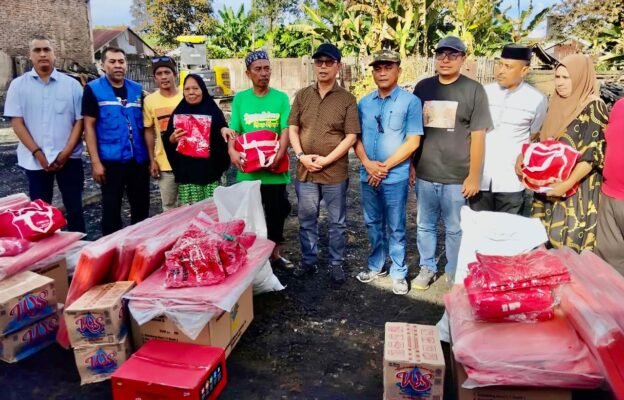 Suwardi Haseng Serahkan Bantuan Kepada Korban Kebakaran di Takalala ...